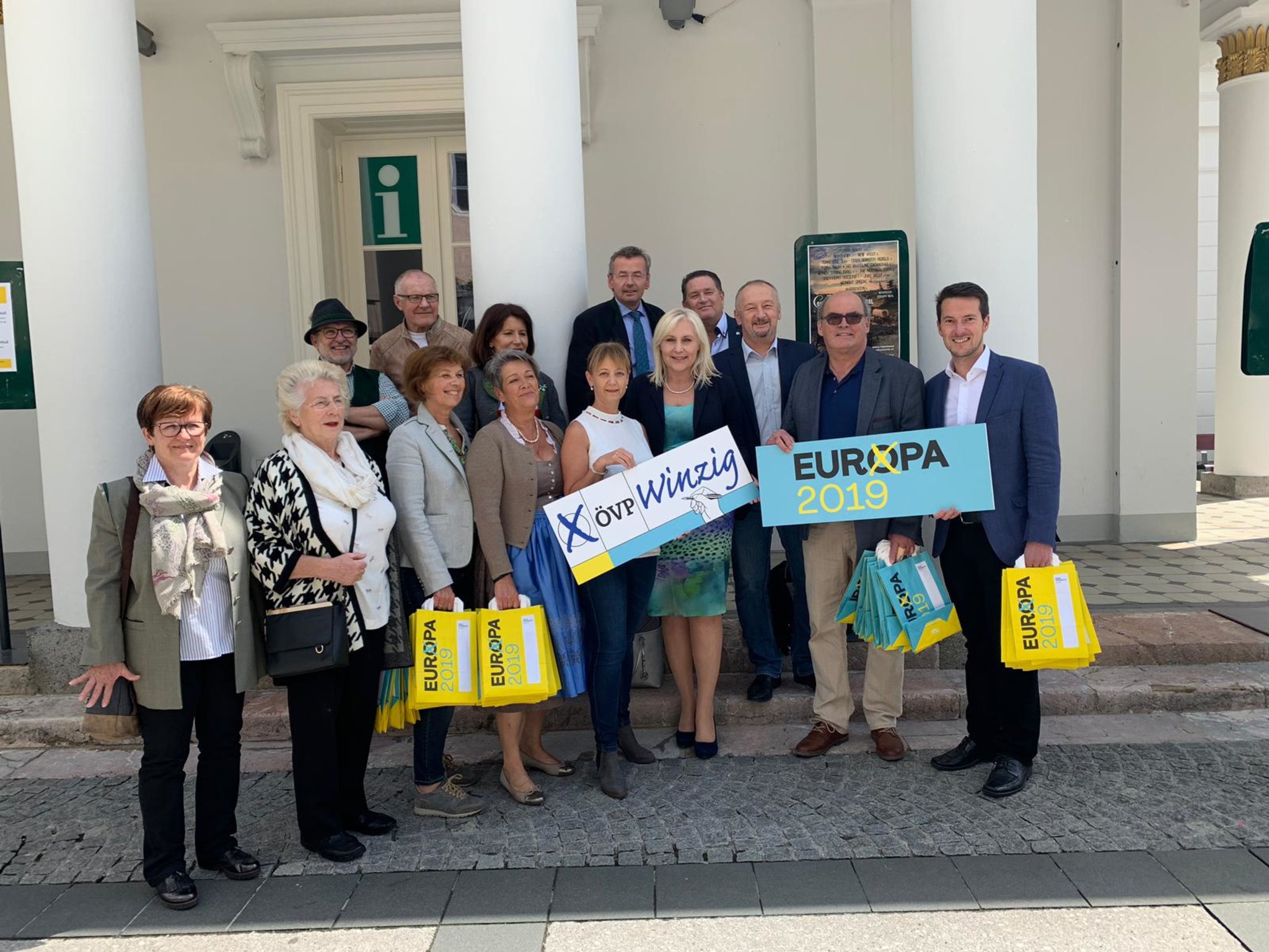 OÖVP Spitzenkandidatin Angelika Winzig: Angelika Winzig besucht Bad ...