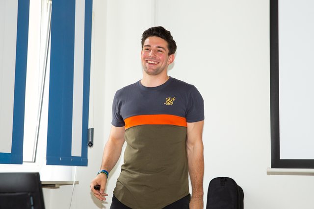 Instagram-Influencer hautnah: Alexander Eder rockt HAK Amstetten ...