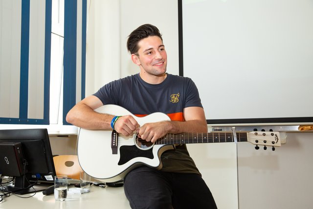 Instagram-Influencer hautnah: Alexander Eder rockt HAK Amstetten ...