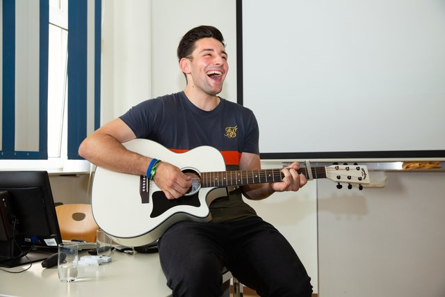 Instagram-Influencer hautnah: Alexander Eder rockt HAK Amstetten ...