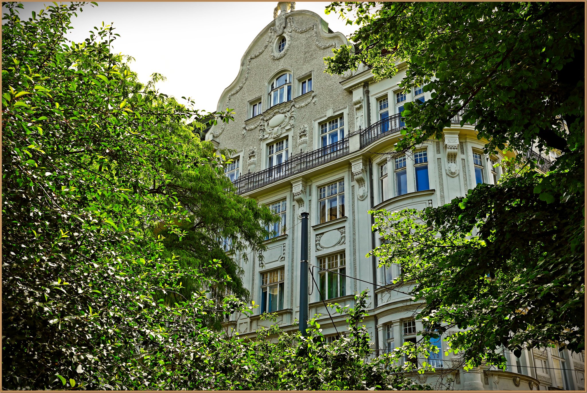 Arenbergpark: Der Arenbergpark mit den Flaktürmen - Landstraße