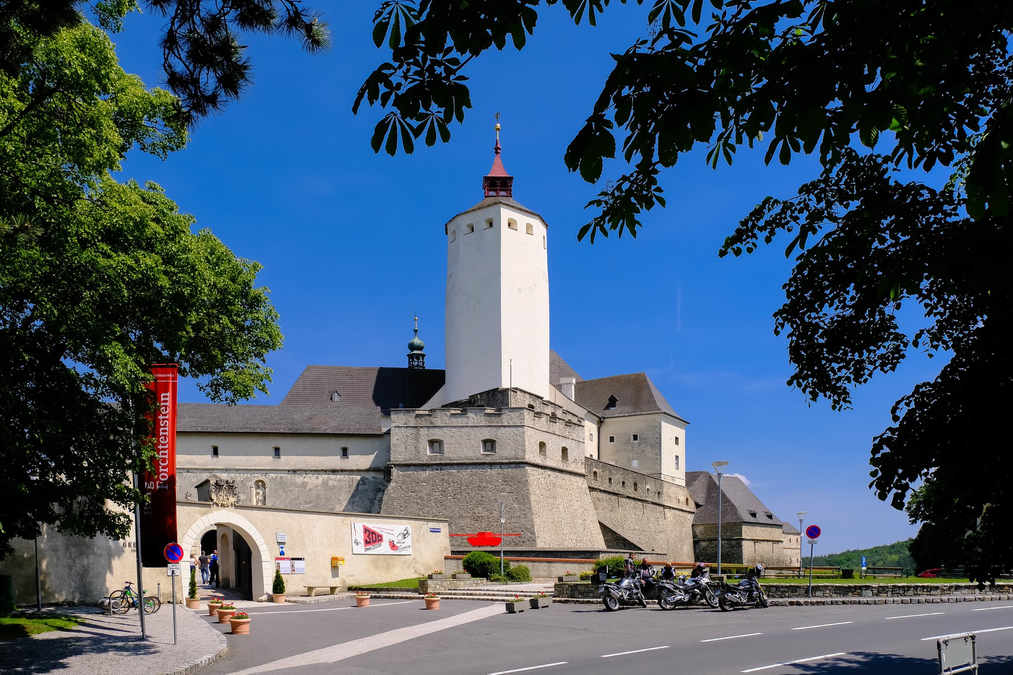 Burg: Burg Forchtenstein - Liesing