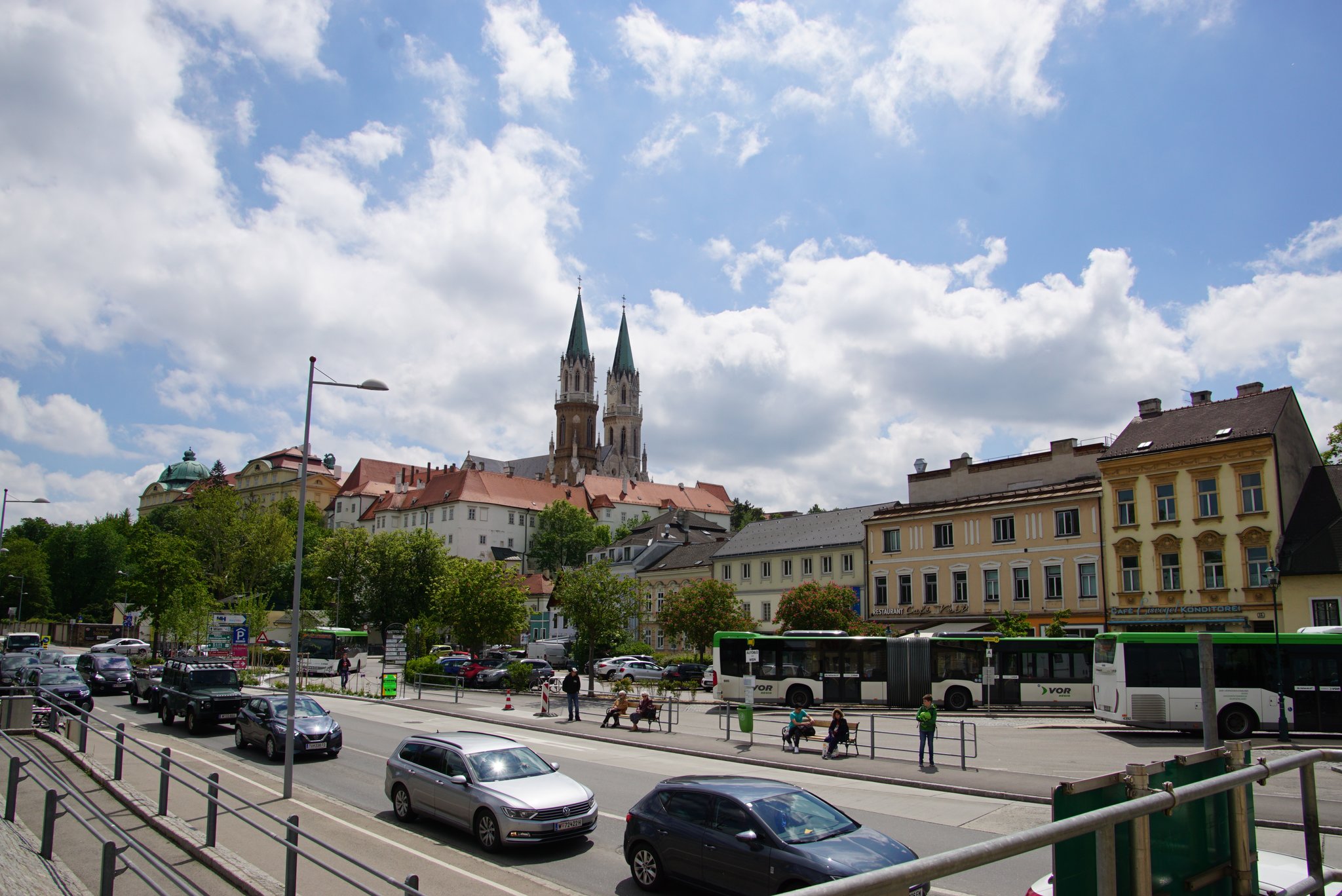Bahnhof: Bahnhofsplatz - Liesing