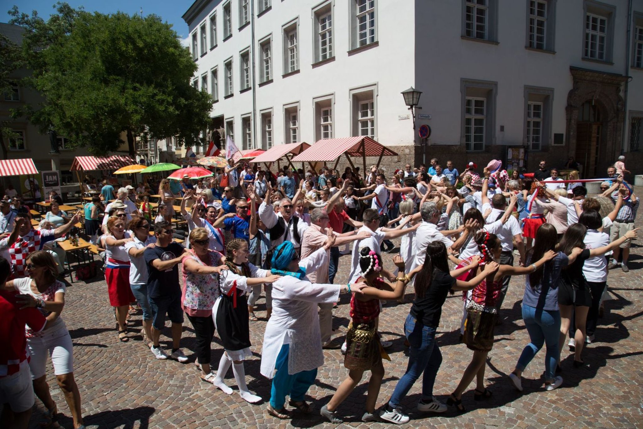 Hall: Treffpunkt Bühne – Gemeinsam Tanzen beim Fest der Vielfalt - Hall-Rum