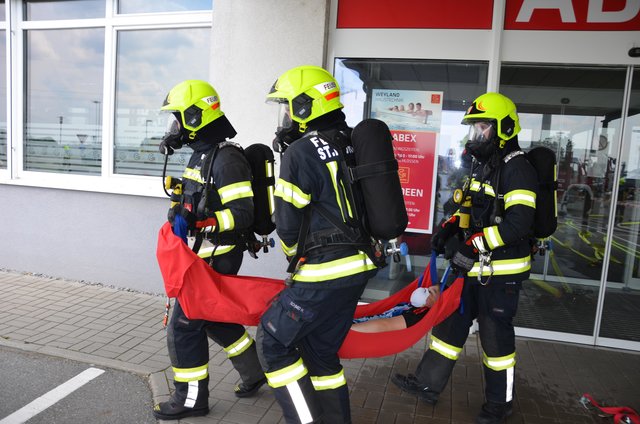 Einsatzübung bei Weyland: Großband mit vielen eingeschlossenen Personen ...