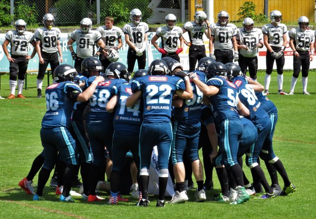American Football : Erster HEIMSIEG!!: Die BSK Ravens freuen sich über ...