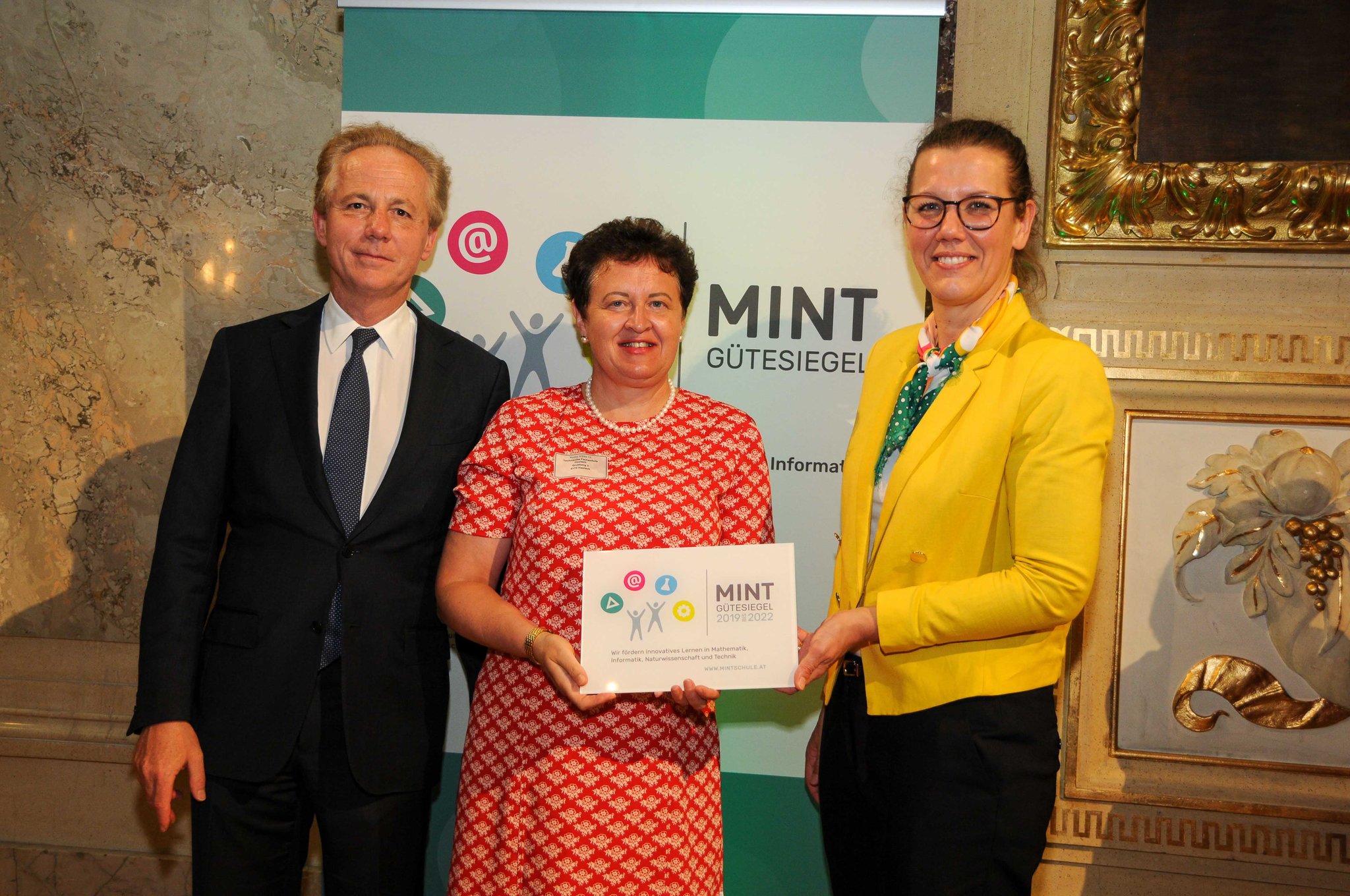 Auszeichnung: Technische Fachschule Haslach erhielt MINT-Gütesiegel ...