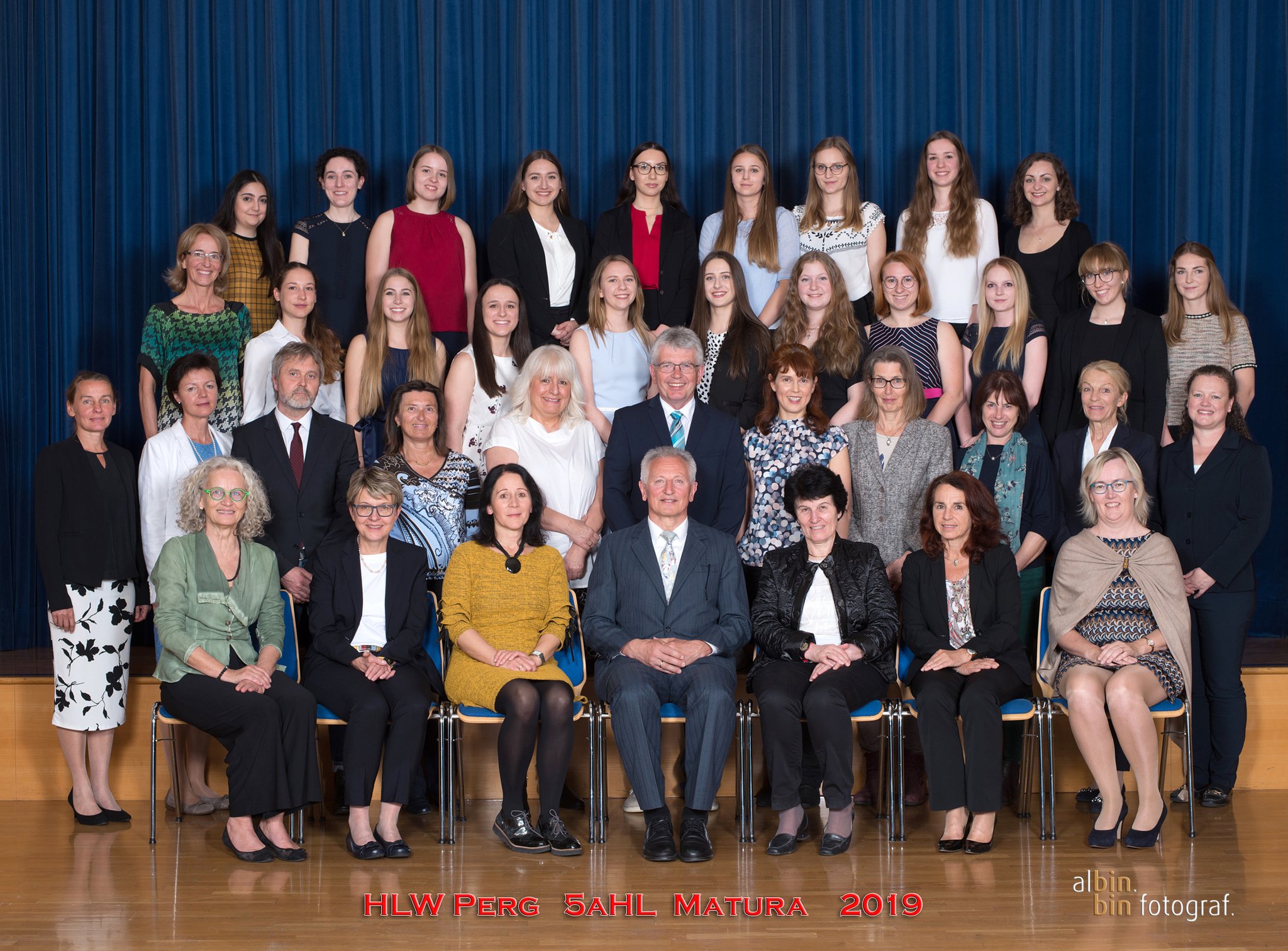 Maturajahrgang 2018/19: Die Maturantinnen der HLW Perg - Perg