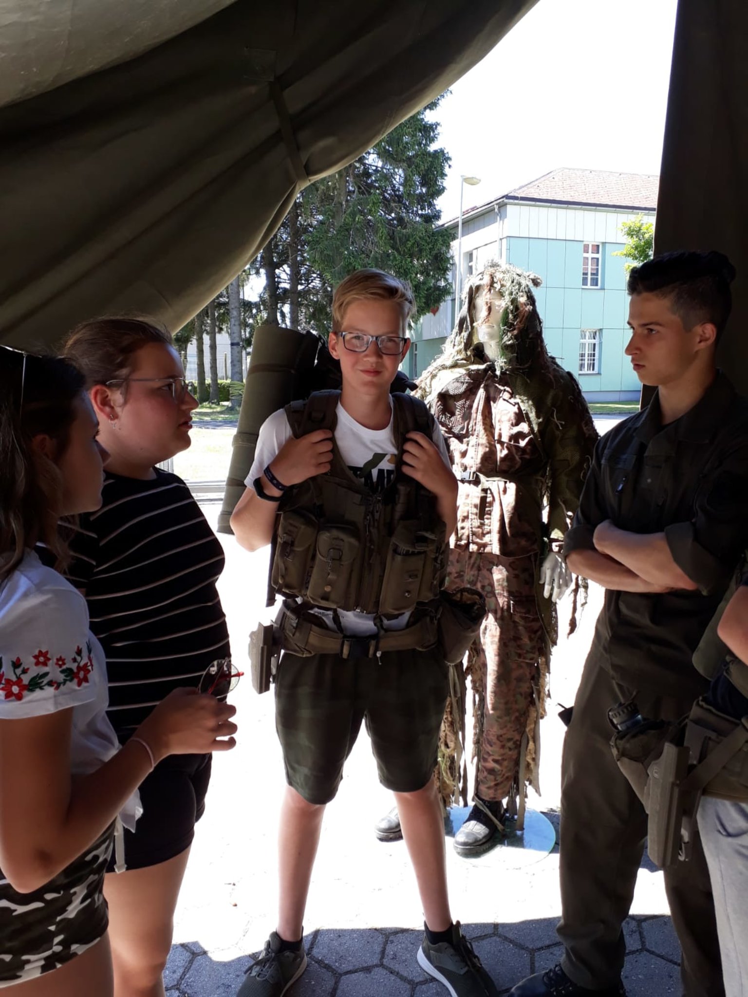 Habt Acht!: Ein Tag beim Bundesheer - Ried