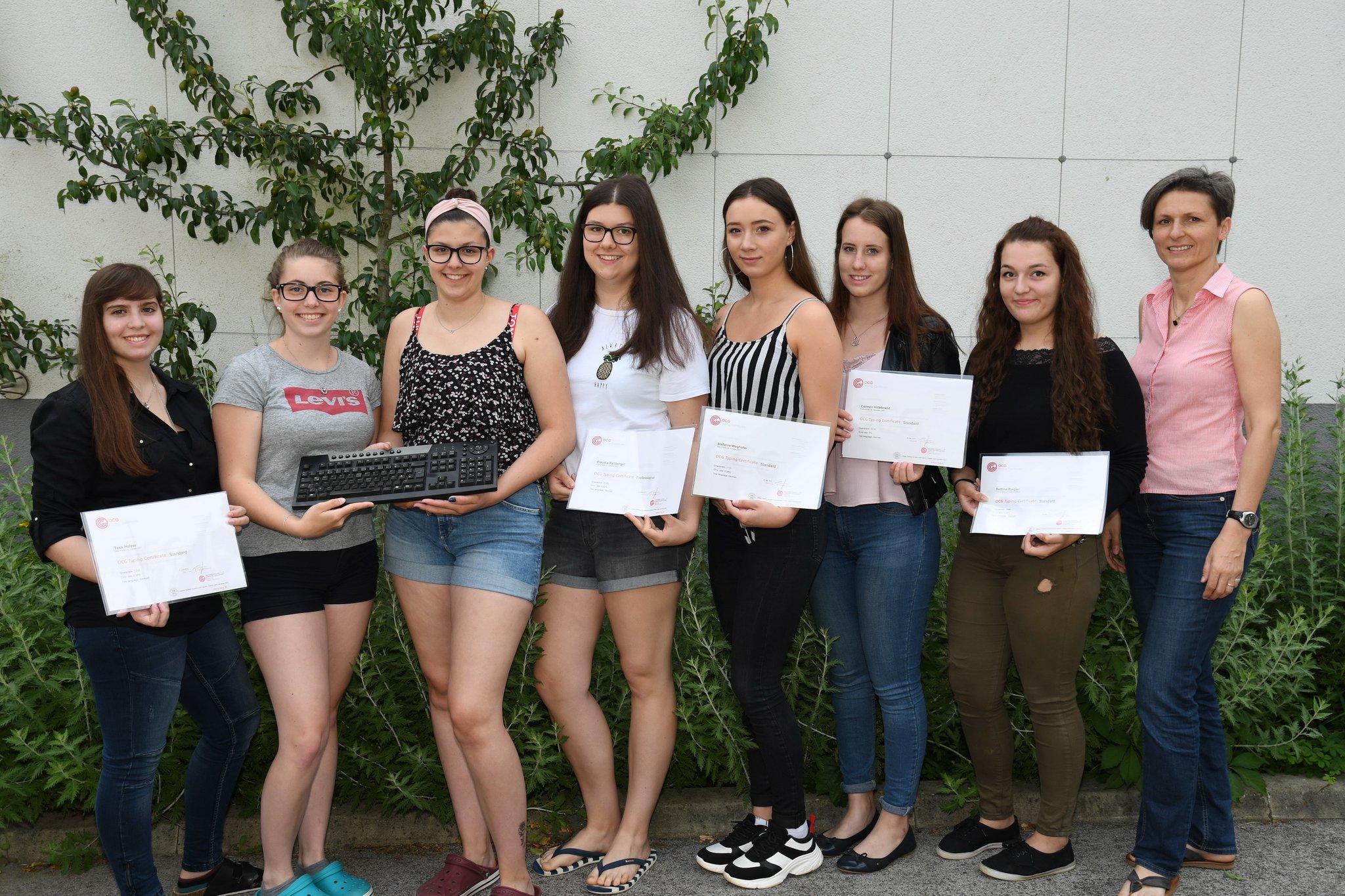 „Typing Certificate“ erfolgreich abgelegt: Warther Schülerinnen sind ...