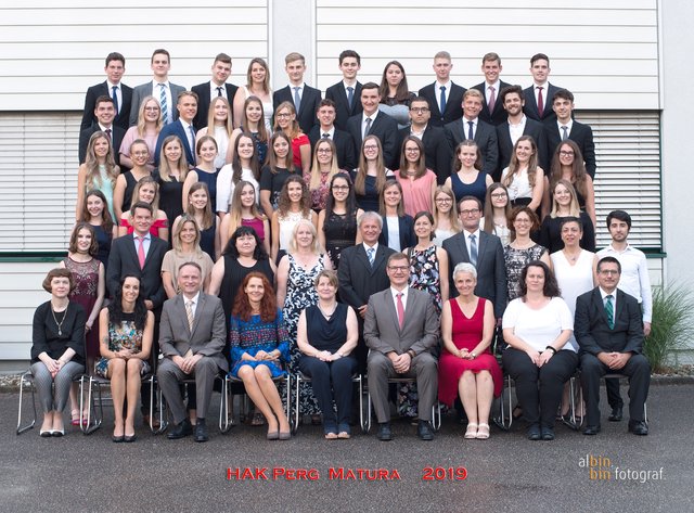 Absolventen 2019: Maturafotos der HAK Perg - Perg