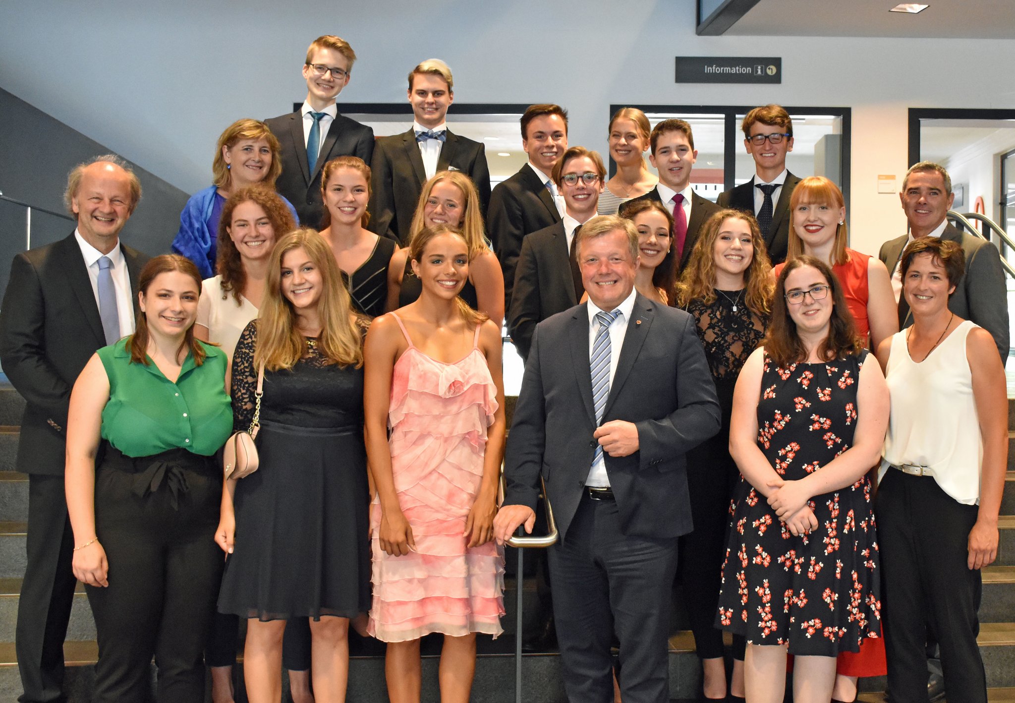 Bildung in Tirol: 18 Tiroler MaturantInnen mit IB-Diplom - Tirol