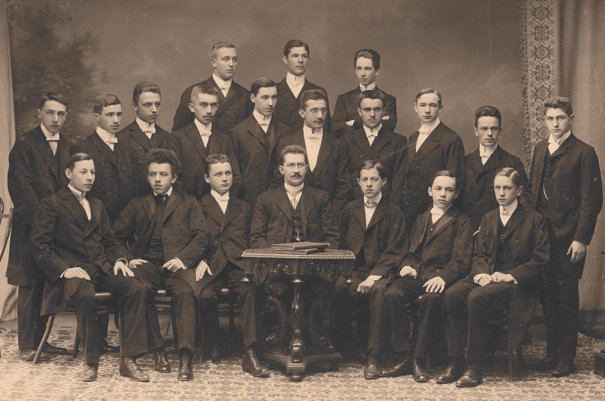 Damals, 1906, in Steyr: „Endlich Matura“ - Steyr & Steyr Land