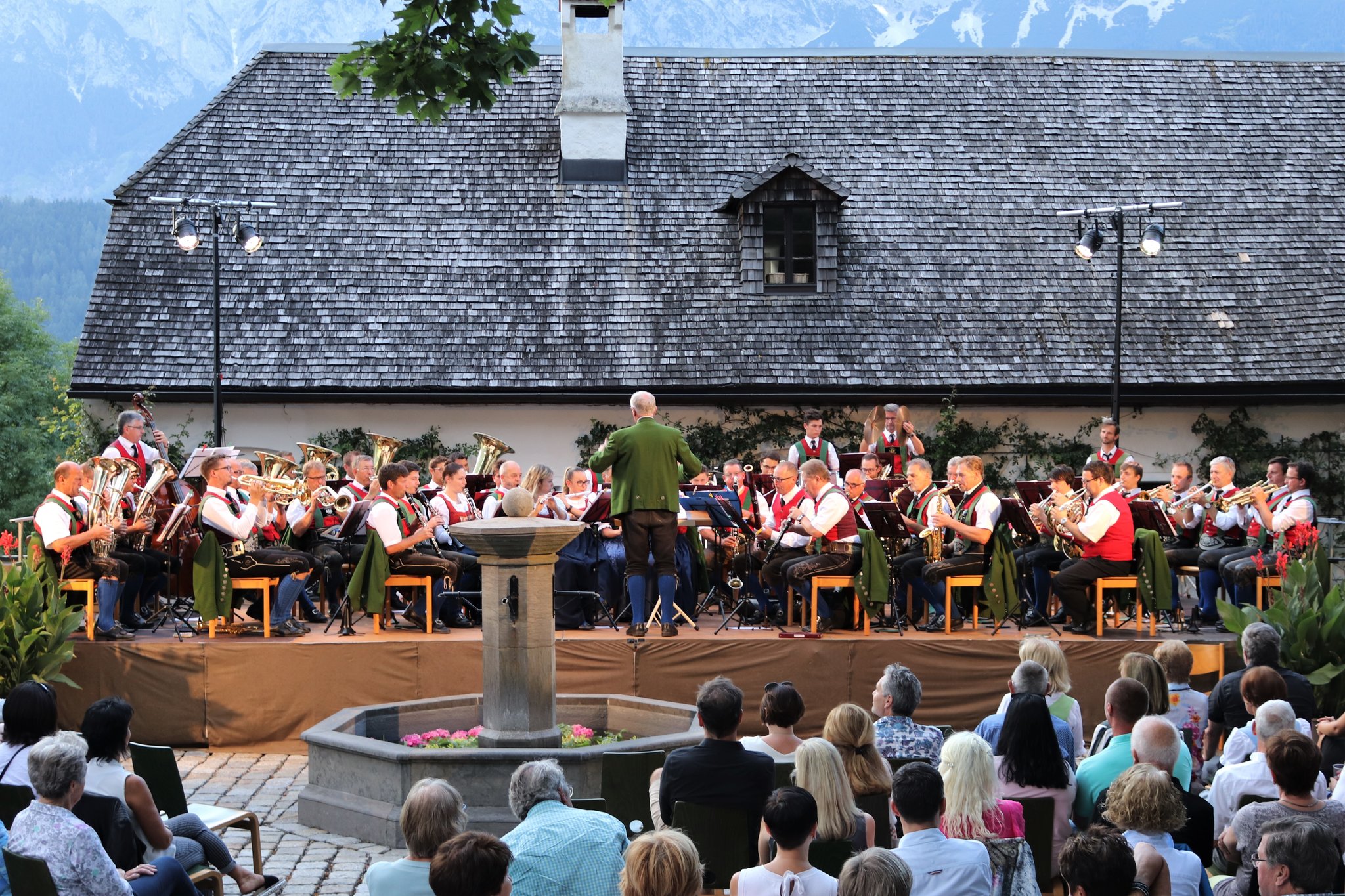 Tradition wiederbelebt: Blasmusik vom Feinsten gab es beim 5. Sommerkonzert der Senseler ...