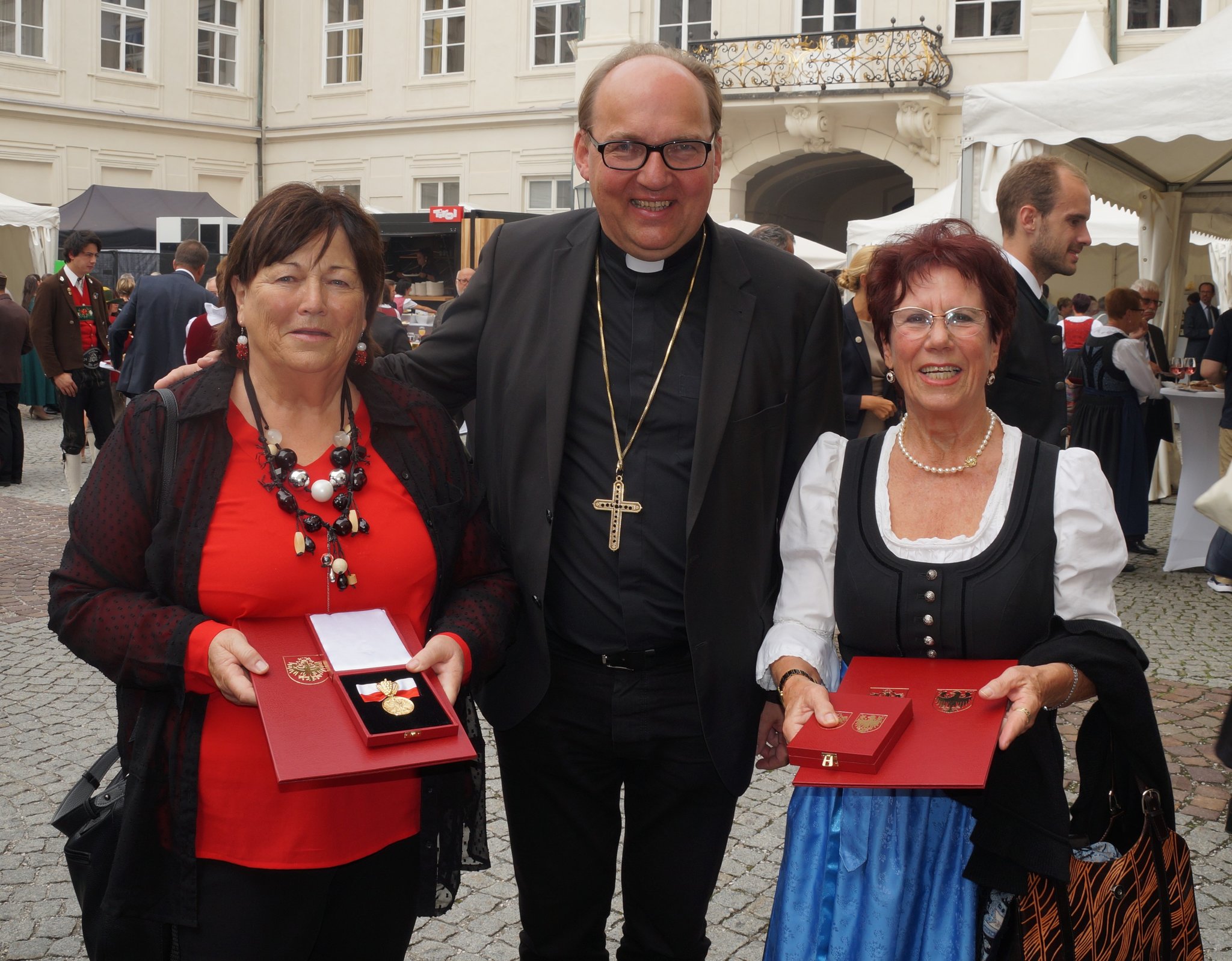Land Tirol ehrt kfb Frauen am Hohen Frauentag 2019: Tirol: Hohe ...
