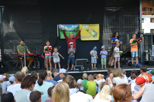 Blumenkorso Ebbs: 50 Wägen mit tausenden Dahlien – mit VIDEO - Kufstein