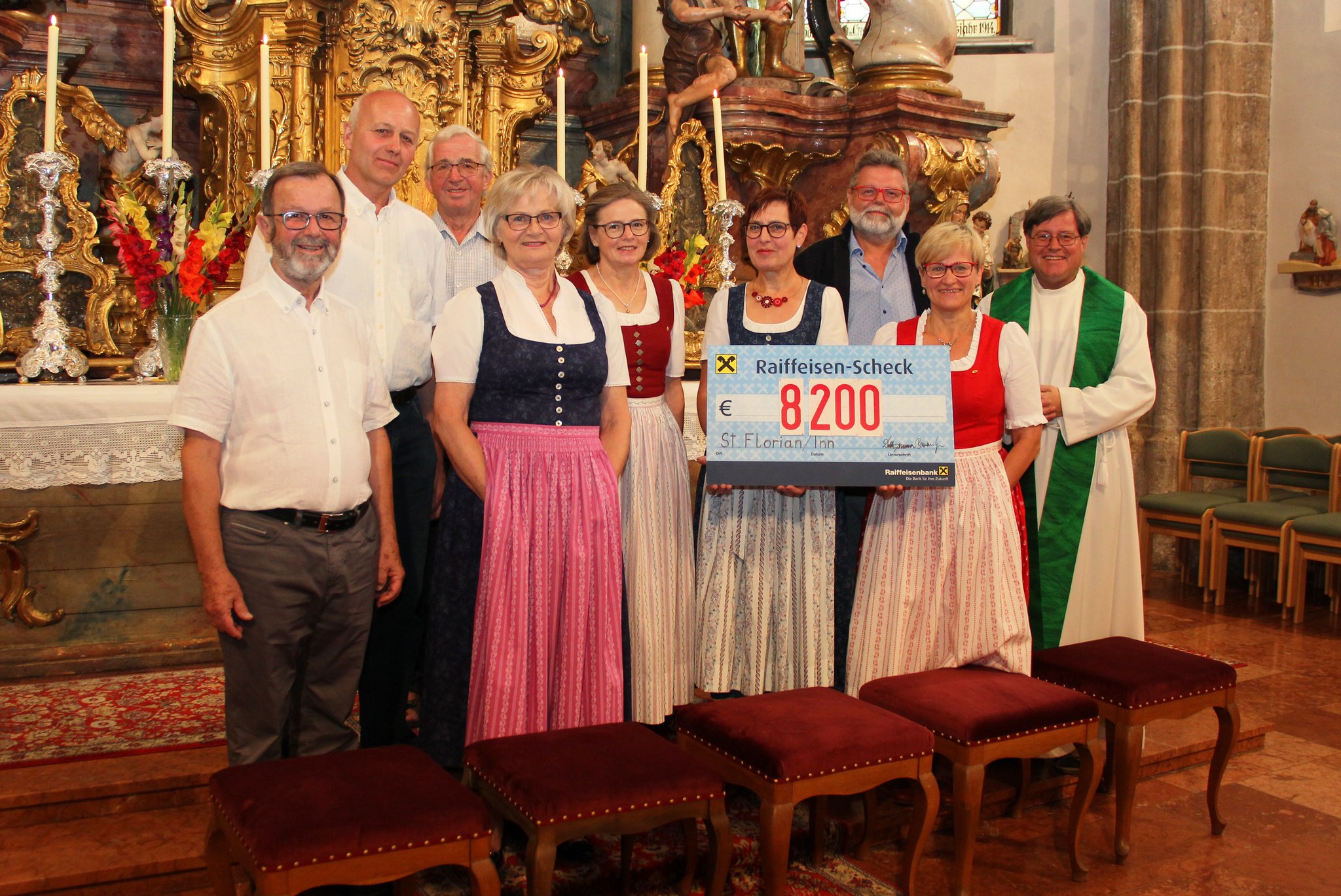 Pfarre St. Florian/Inn: Dank vieler Sponsoren neue Sitzauflagen für ...