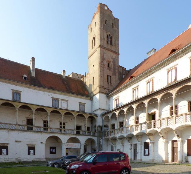 Südmähren, Tschechien: Schloss Lundenburg - Breslav - Ottakring