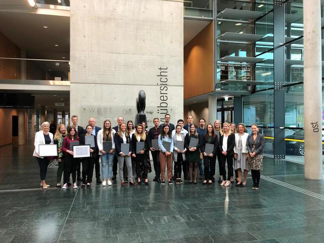 Sensationeller Erfolg für Absolventinnen der HAK Reutte - Reutte