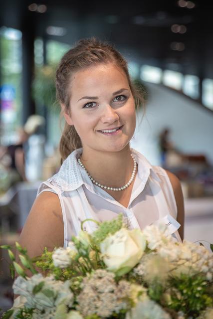 Lehrabschlussprüfung der Floristen: Junge Hände, die florale Träume ...