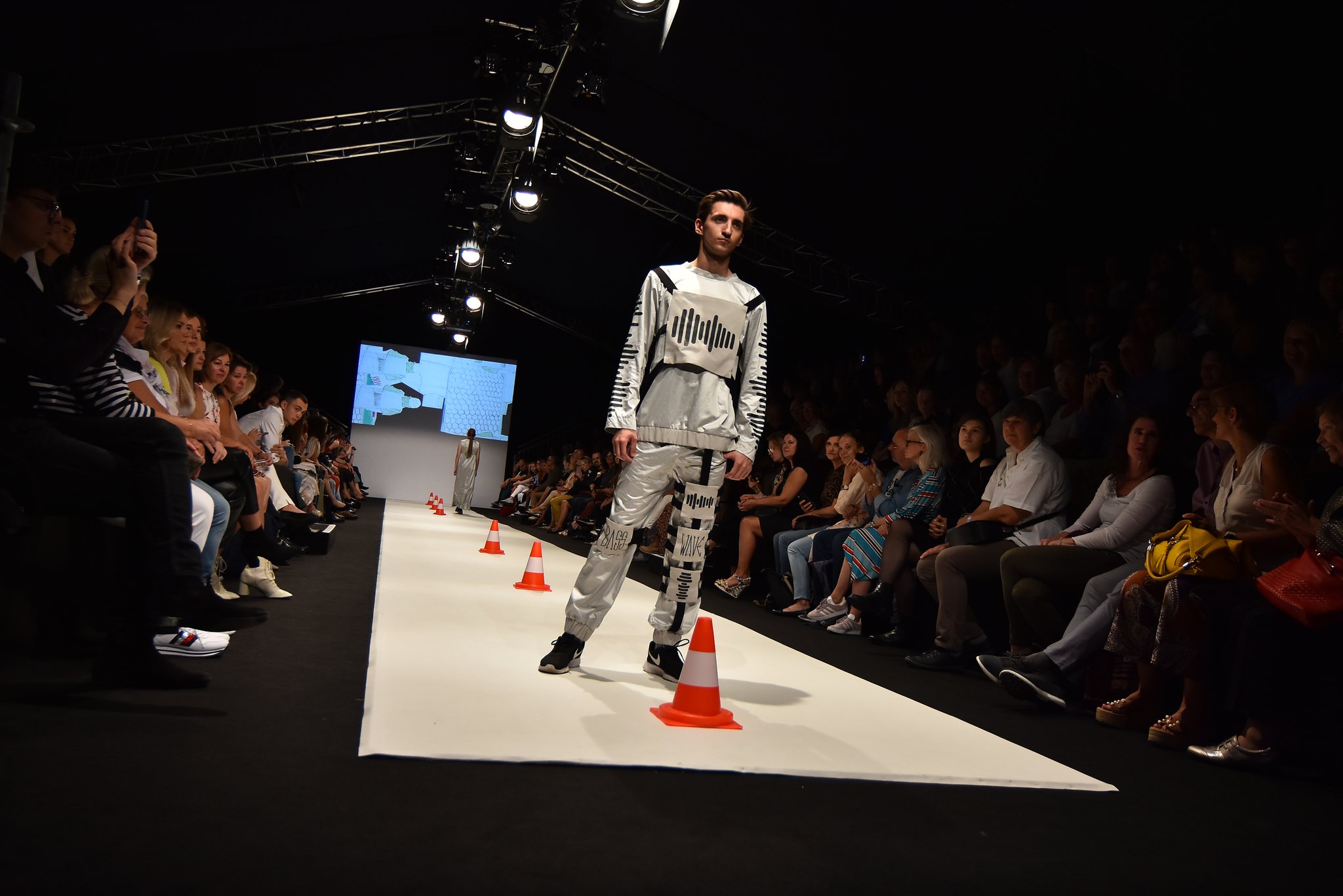 Vienna Fashion Week: Die Modeschule Michelbeuern auf dem großen Catwalk (mit Video) - Mariahilf