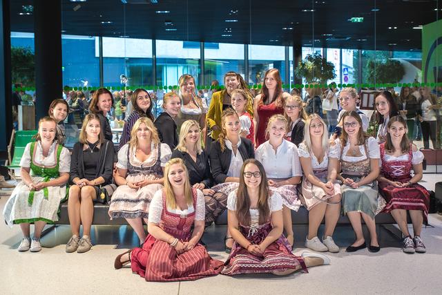 Lehrabschlussprüfung der Floristen: Junge Hände, die florale Träume ...