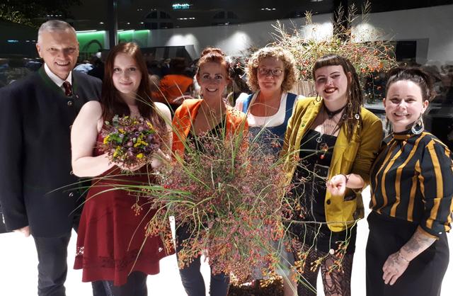 Floristenabschluss: Floristinnen schlossen Ausbildung mehr als blumig ...