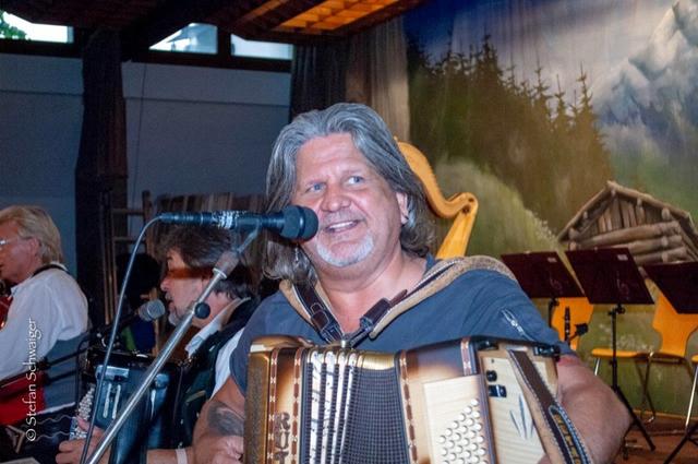 Jubiläum: Ein Geburtstagfrühschoppen für Willi Kröll - Westliches ...