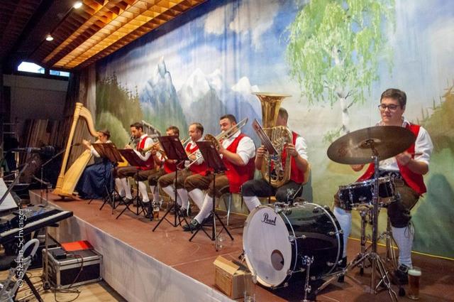 Jubiläum: Ein Geburtstagfrühschoppen für Willi Kröll - Westliches ...