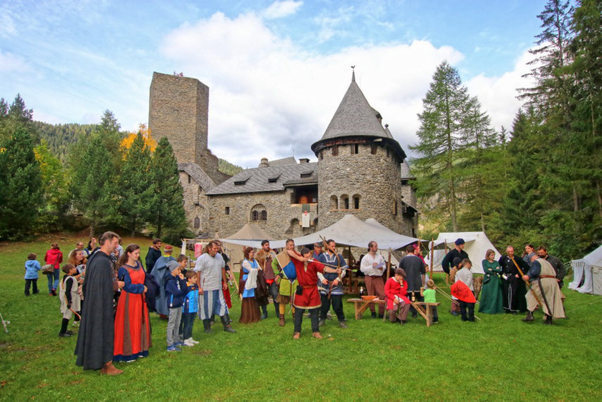 Ramingstein Mittelalterfest auf Burg Finstergrün - Lungau