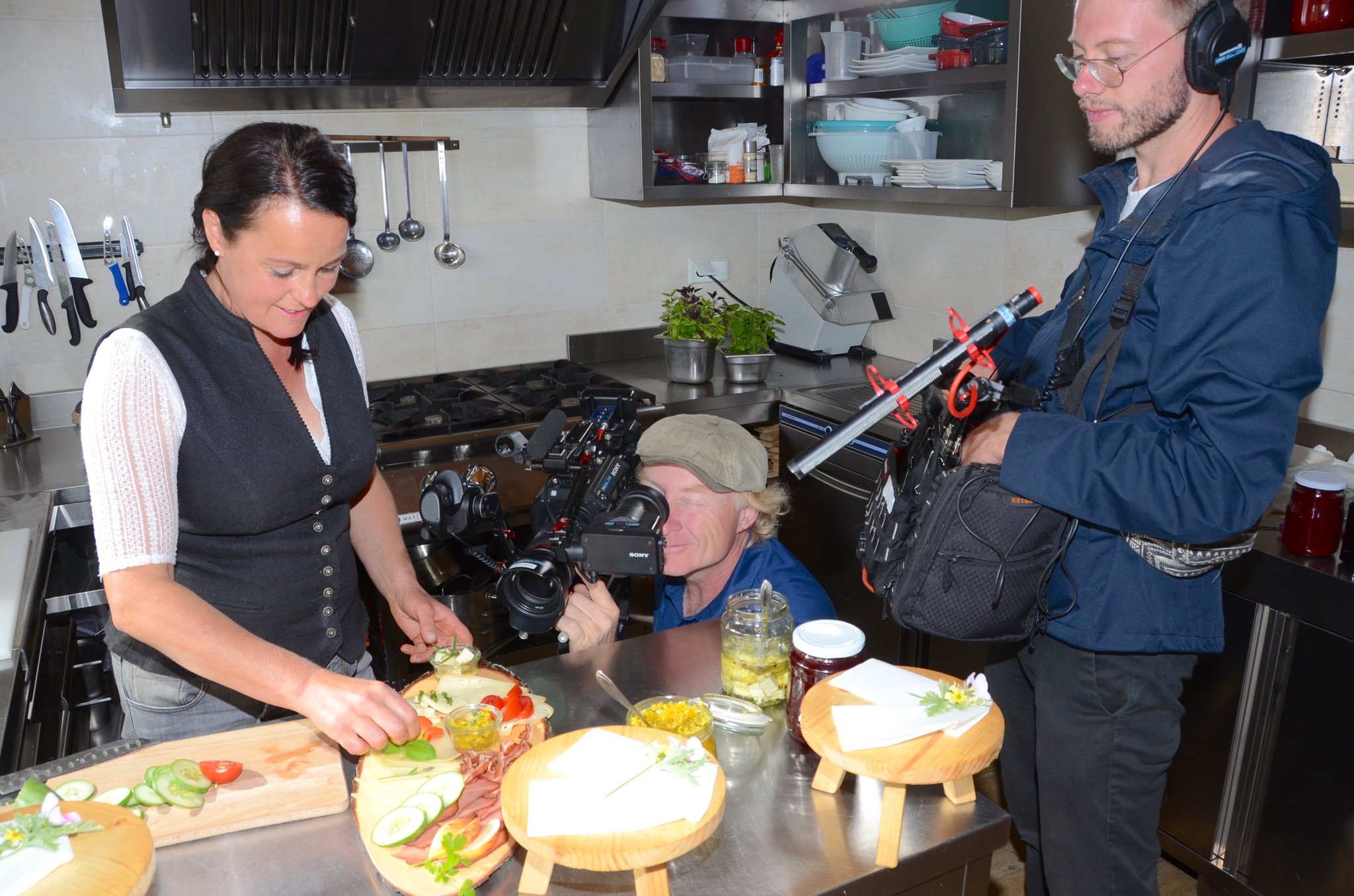 Servus TV begleitete: „Heimatleuchten“ auf der Kafma-Alm in Scheffau ...