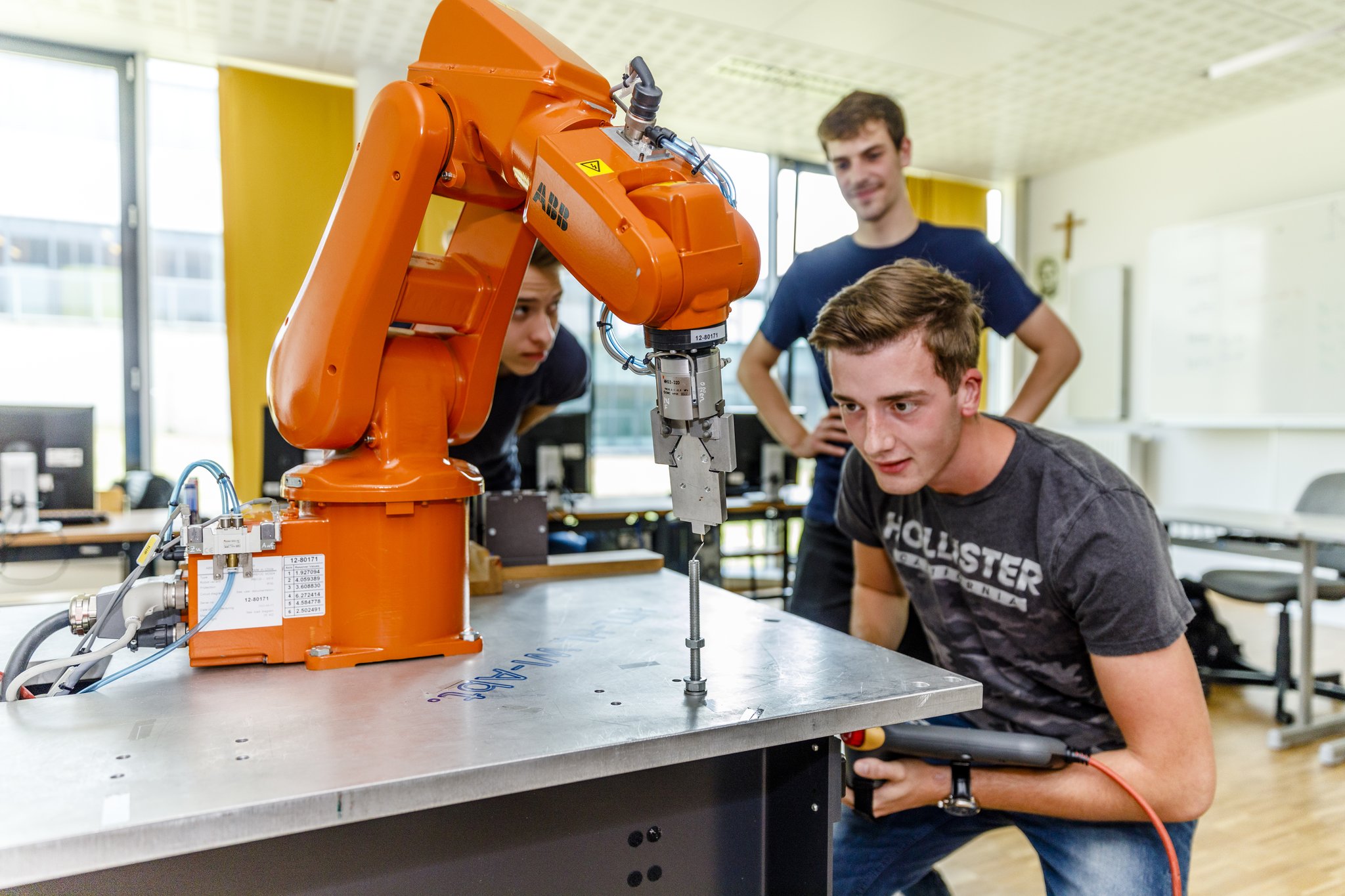 HTL Hollabrunn: Neuer Lehrplan Betriebsinformatik - Hollabrunn