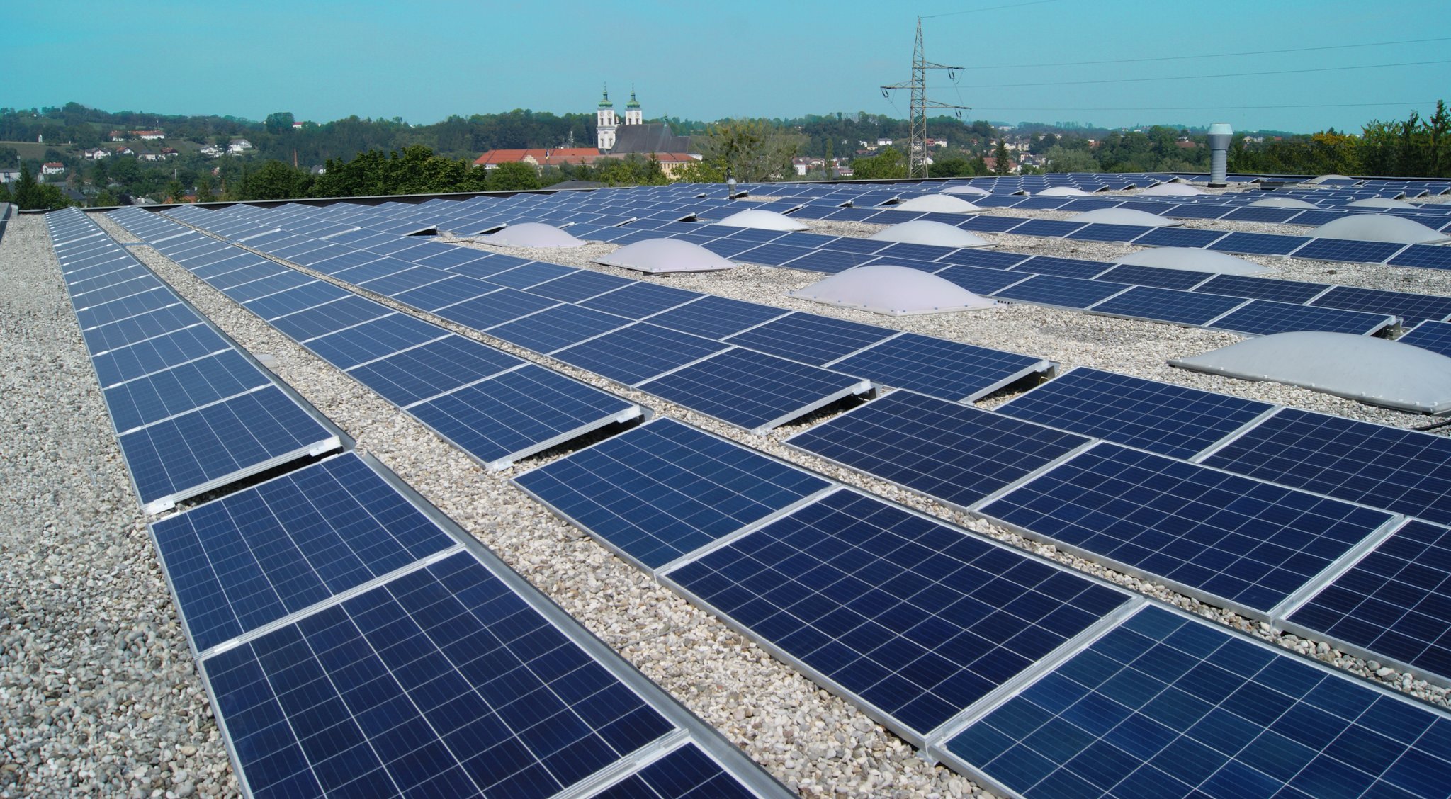 Neue PV-Anlage: Himmlische Energie für Solarfocus - Steyr & Steyr Land