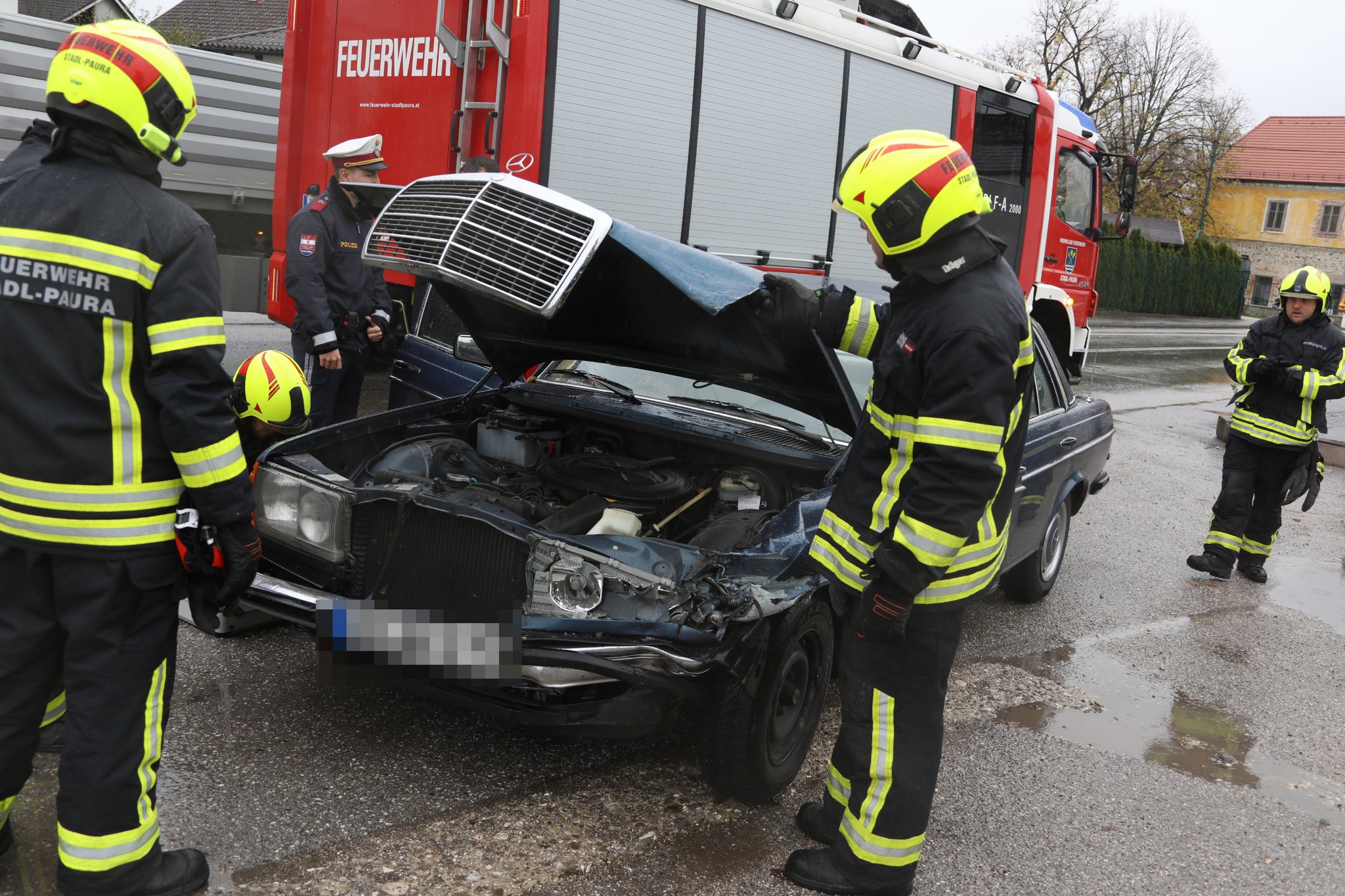 Zwei Verletzte bei Unfall auf Kreuzung - Wels & Wels Land