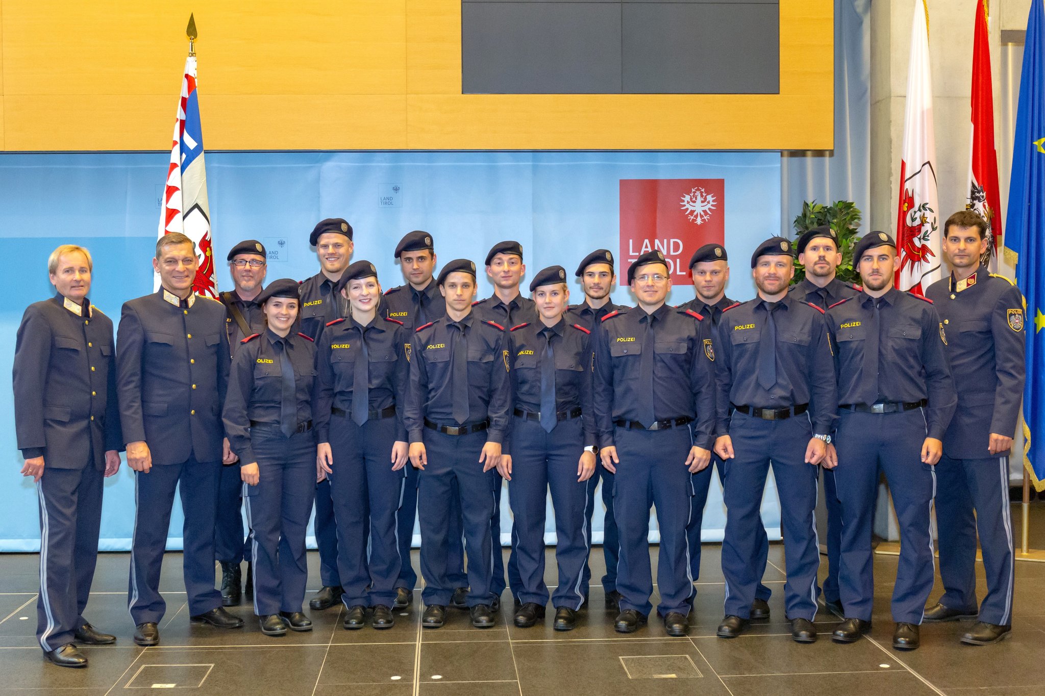 Landespolizeidirektion Tirol: 13 neue Polizisten für den Bezirk ...
