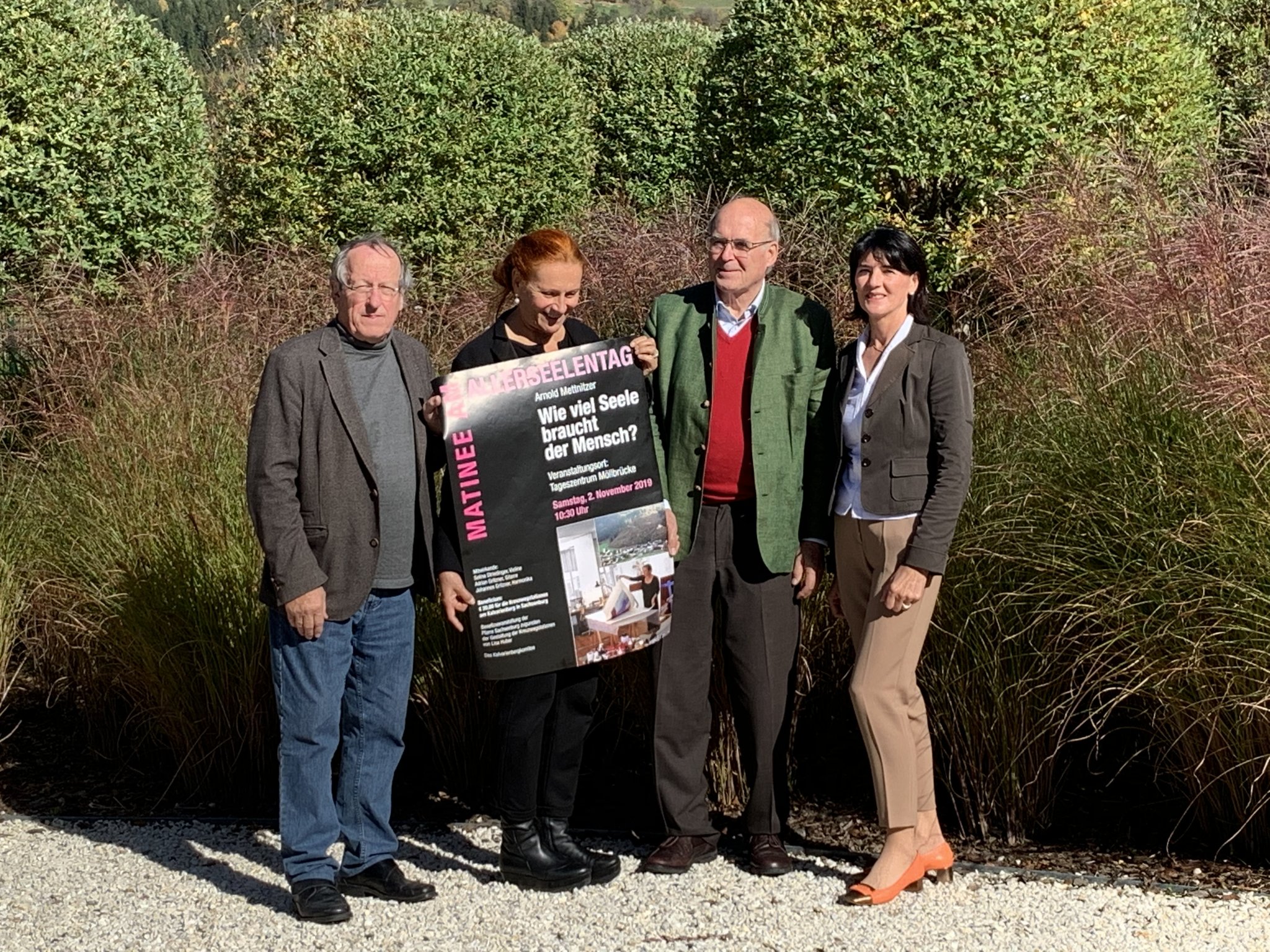 Kunst: Lisa Huber sorgt für Leuchtkraft, Arnold Mettnitzer spricht ...