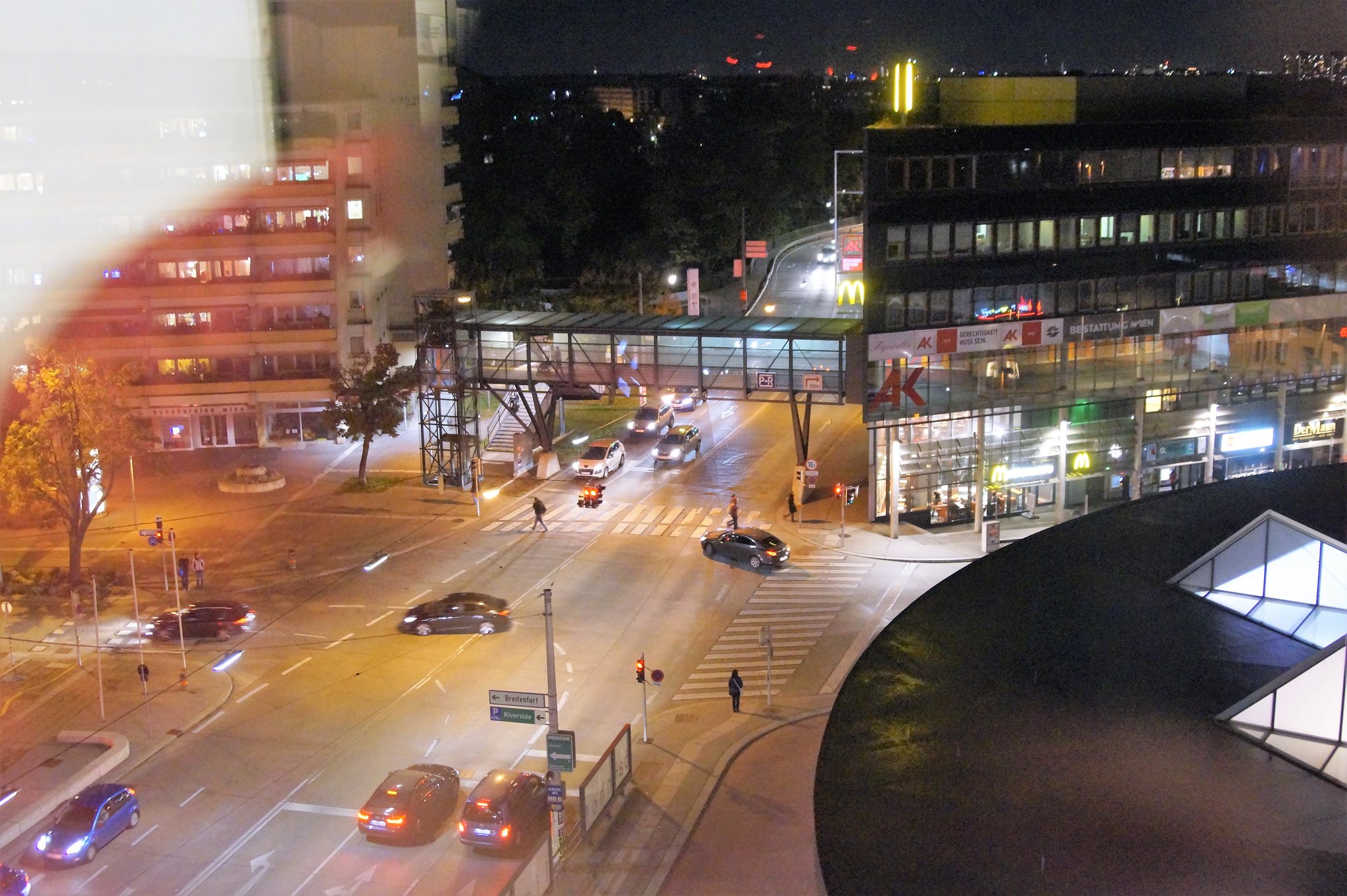 Abendliches Liesing: Liesinger Platz - Liesing