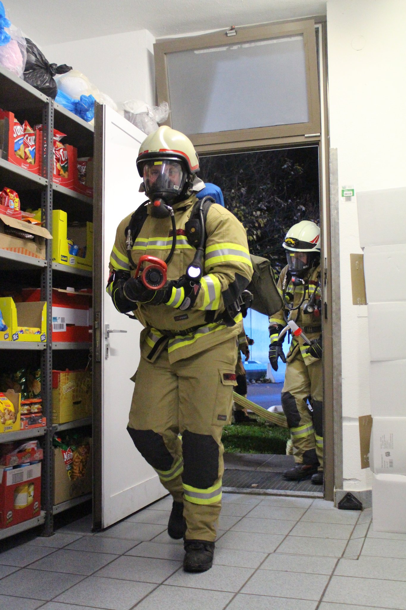 Feuerwehren und Rotes Kreuz im Einsatz: Großübung: Brand in der Shell ...