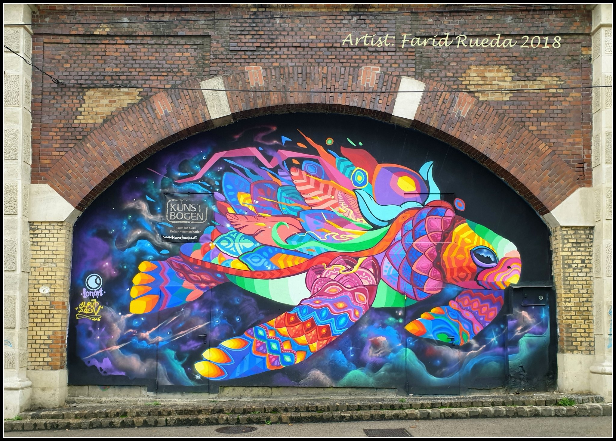 Graffiti, Mural: FARID RUEDA und seine galaktische Schildkröte - Mariahilf