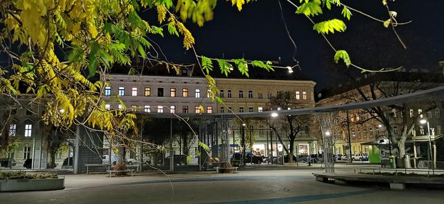Abends in Wien: Auf dem Yppenplatz - Ottakring