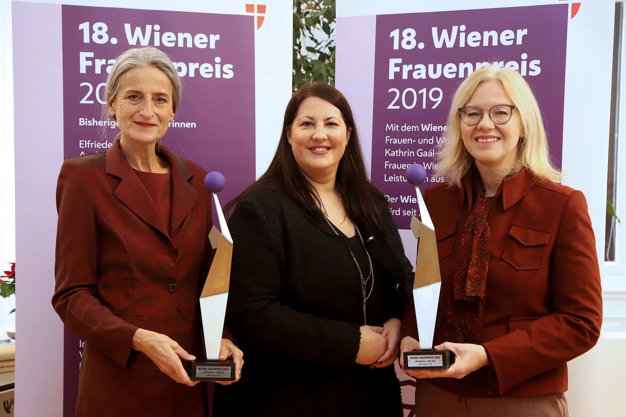 Der 18. Wiener Frauenpreis ist verliehen: Frauenstadträtin Kathrin Gaal ...