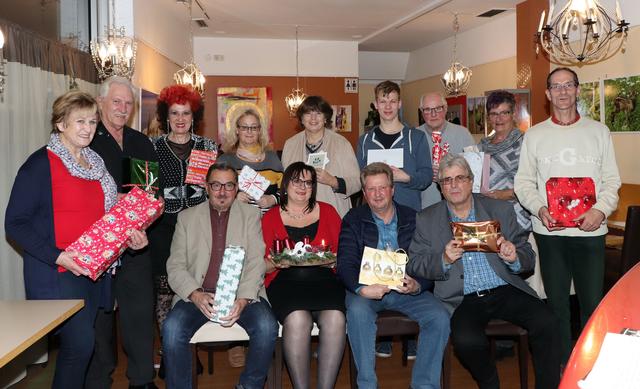 Weihnachtsfeier: Frühe Bescherung beim Foto-Art-Club - Feldkirchen