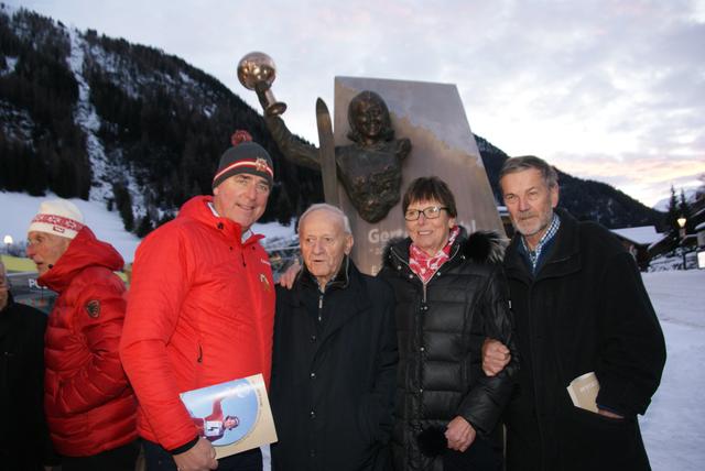 Skisportlerin gewürdigt: Denkmal für Gertrud Gabl in St. Anton am Arlberg enthüllt – mit VIDEO ...