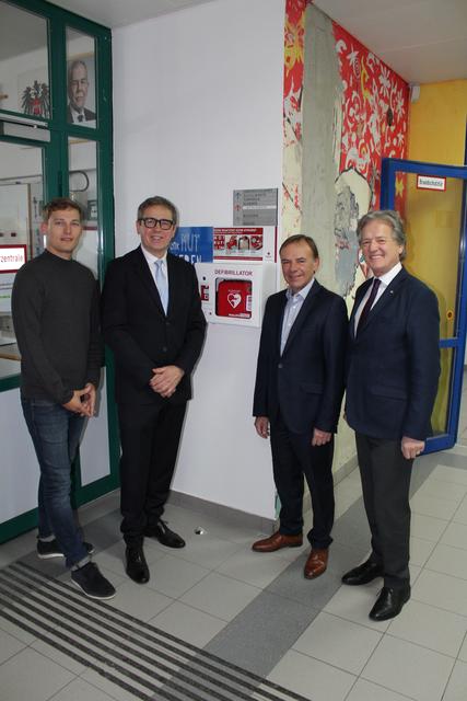 Herz-Sicherheitsnetz wird engmaschiger: Neuer Defibrillator im ...