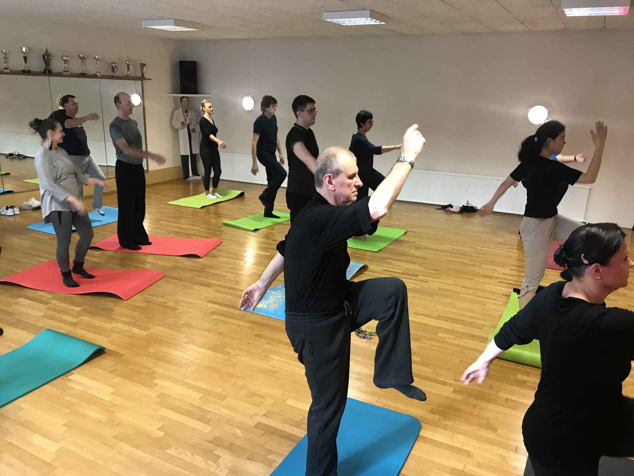 Fit ins neue Jahr !: Tanz dich fit ! - Hernals