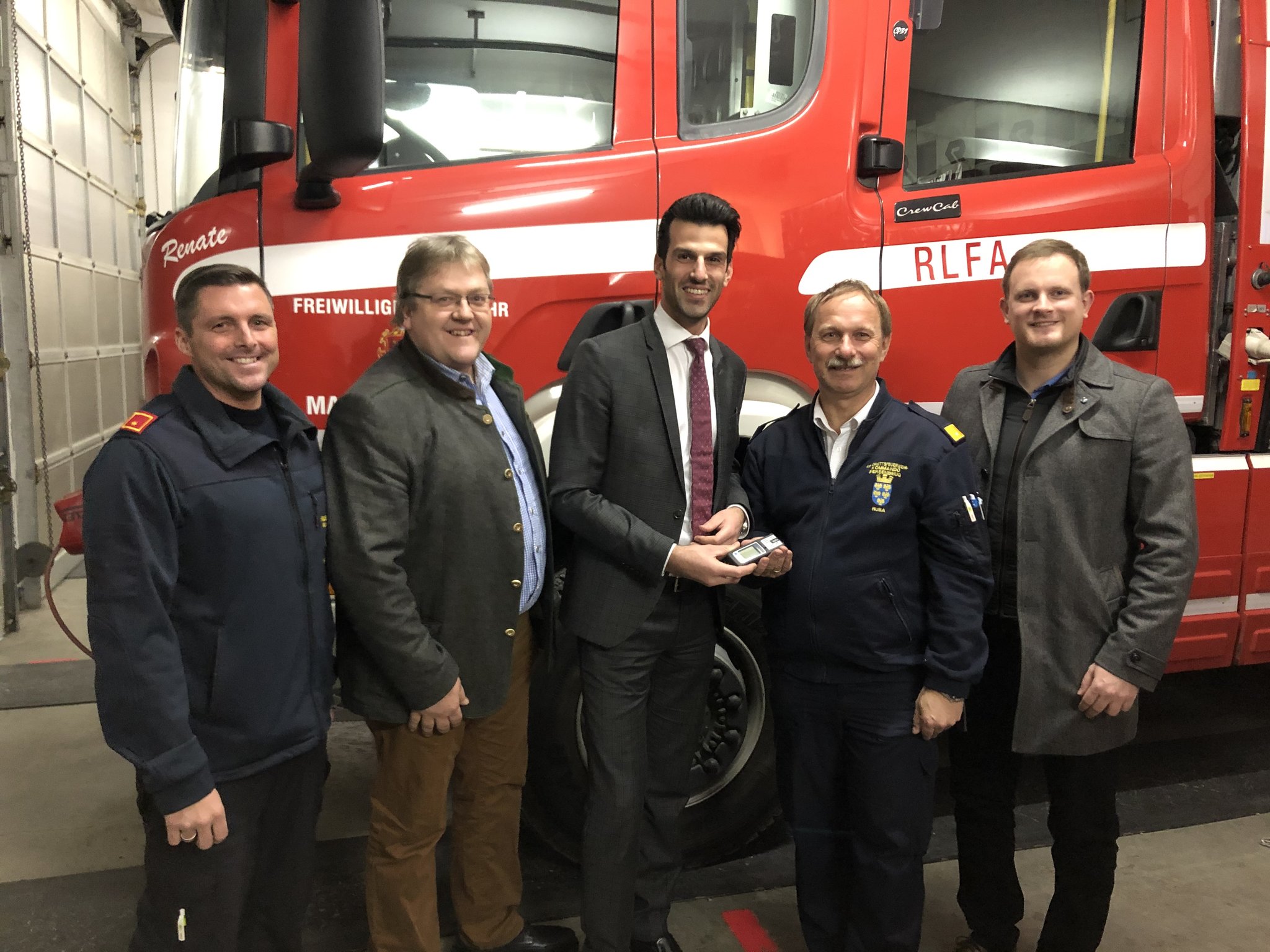 FPÖ-NÖ: Udo Landbauer übergibt Mehrgasmessgerät an Freiwillige ...
