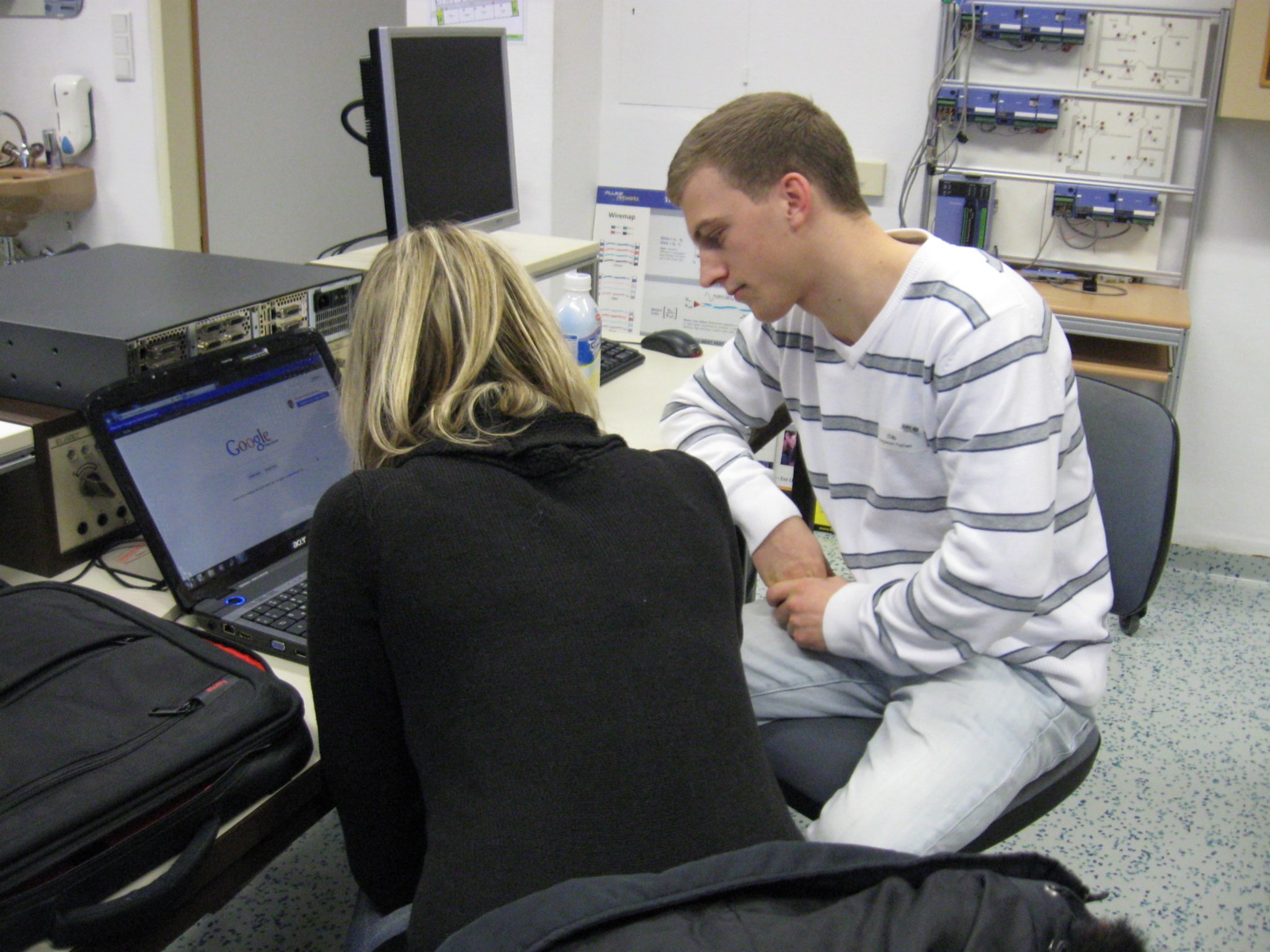 Service: Schüler helfen bei Problemen mit Computer, Tablet und Co ...