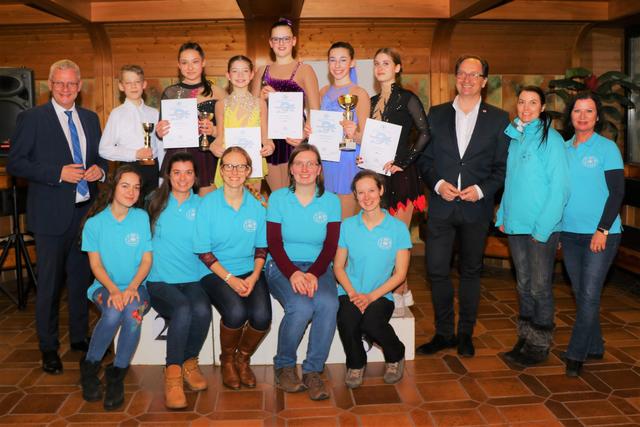 Erfolg auf dem Eis: 6x Stockerl für den ESV-Eisenstadt! - Eisenstadt