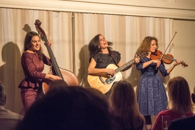 Unplugged im Cafe Kemetmüller: The Schick Sisters feierten ihre ...
