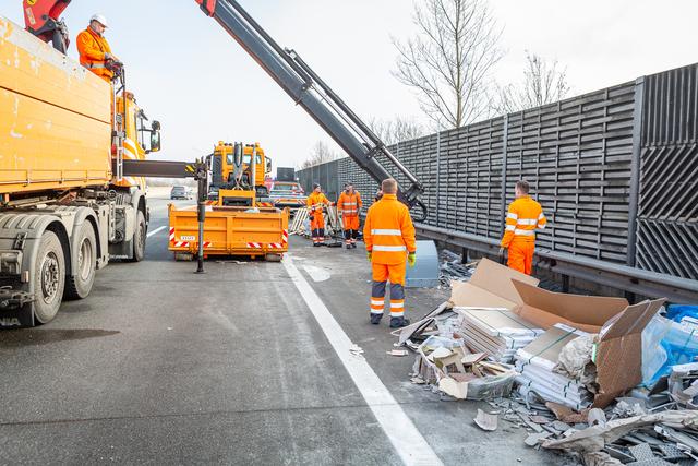 Unfall auf A1: Schwerer Lkw-Unfall zwischen Abfahrt Asten und Ansfelden ...